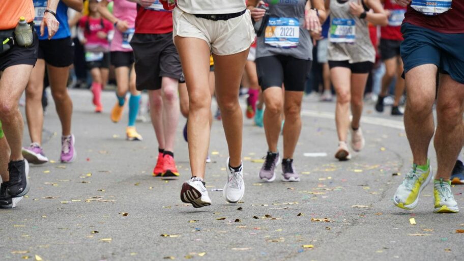 How Does Increasing Running Cadence Help Prevent Knee Injuries ...